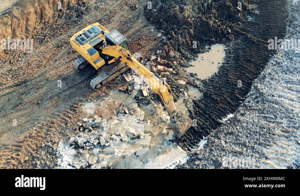 Digging vehicle Stock Videos & Footage - HD and 4K Video Clips - Alamy