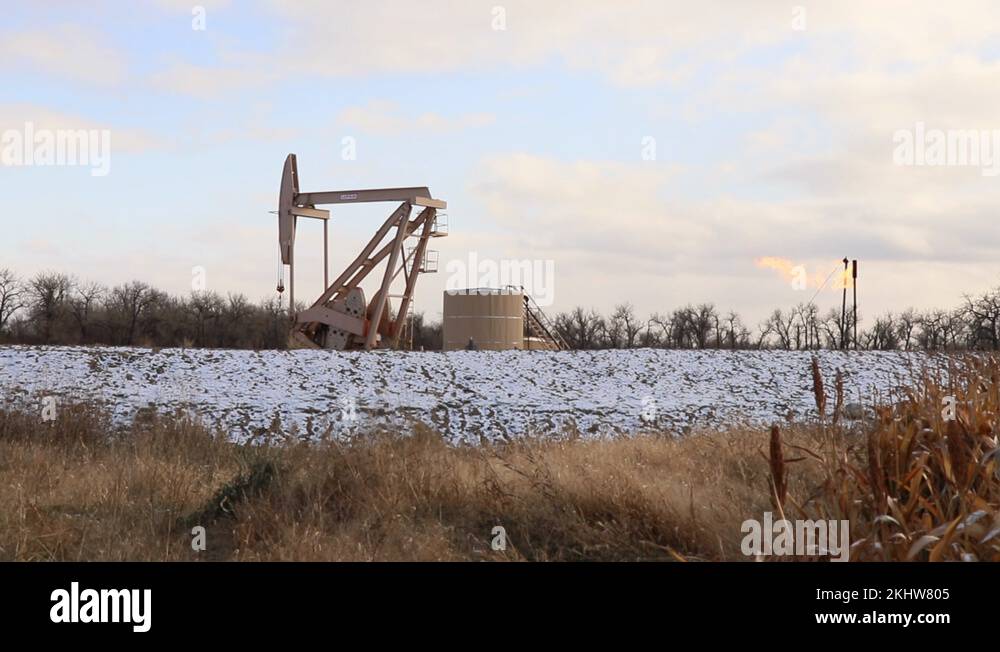 Burning oil rig Stock Videos & Footage - HD and 4K Video Clips - Alamy