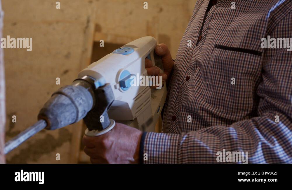 Using cement mixer Stock Videos & Footage - HD and 4K Video Clips - Alamy
