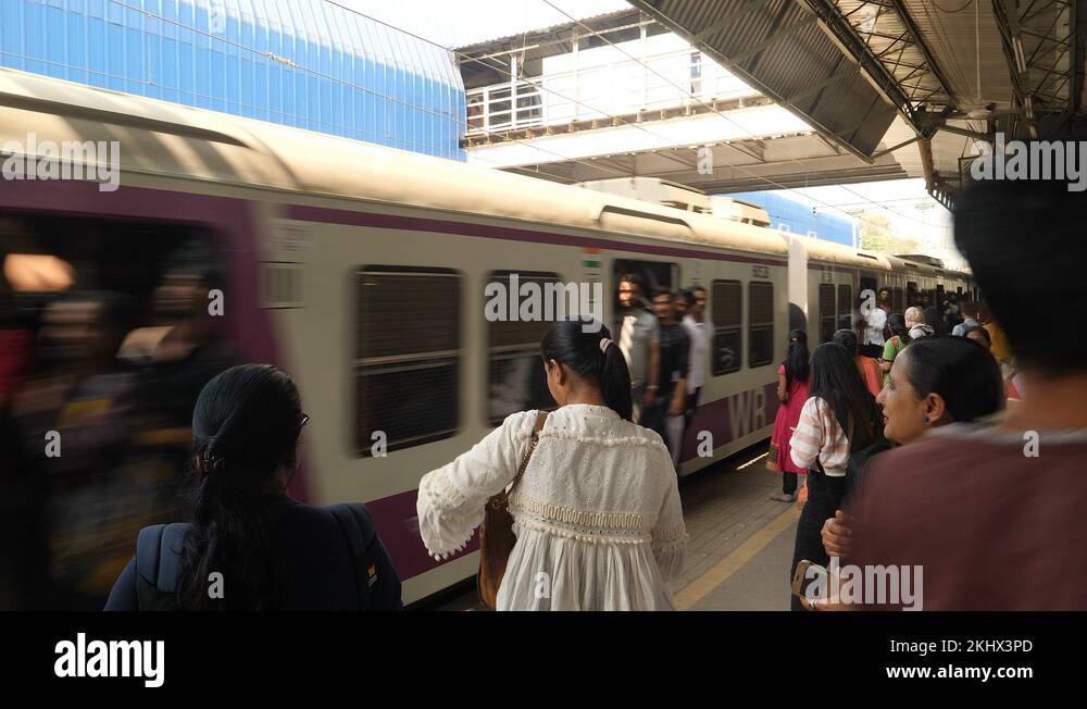 Crowded train Stock Videos & Footage - HD and 4K Video Clips - Alamy