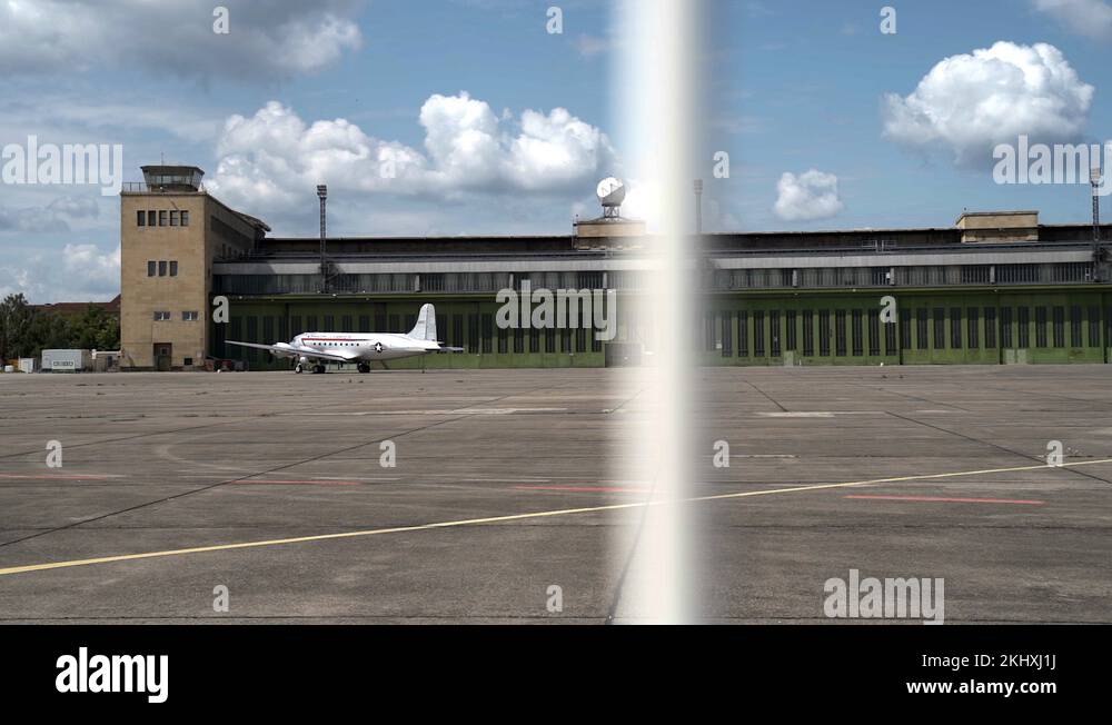 Airplane horizontal Stock Videos & Footage - HD and 4K Video Clips - Alamy