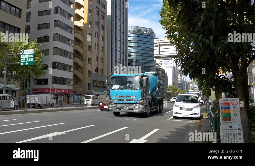 Big blue truck Stock Videos & Footage - HD and 4K Video Clips - Alamy