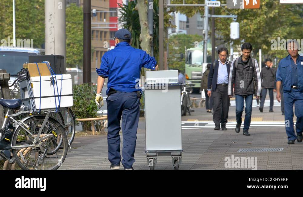 Garbage tokyo japan Stock Videos & Footage - HD and 4K Video Clips - Alamy