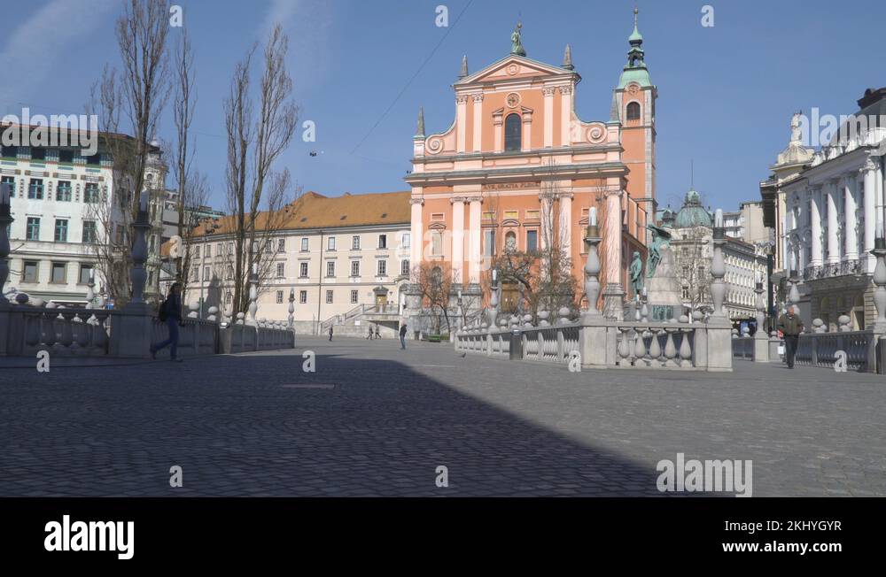 Empty town square Stock Videos & Footage - HD and 4K Video Clips - Alamy