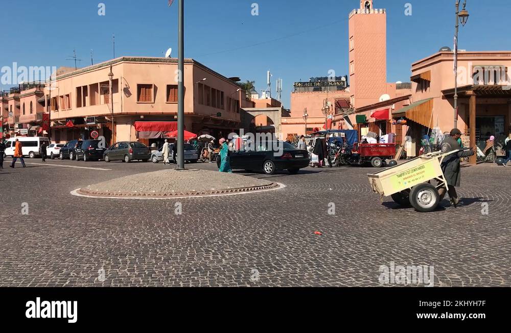 Busy public square Stock Videos & Footage - HD and 4K Video Clips - Alamy