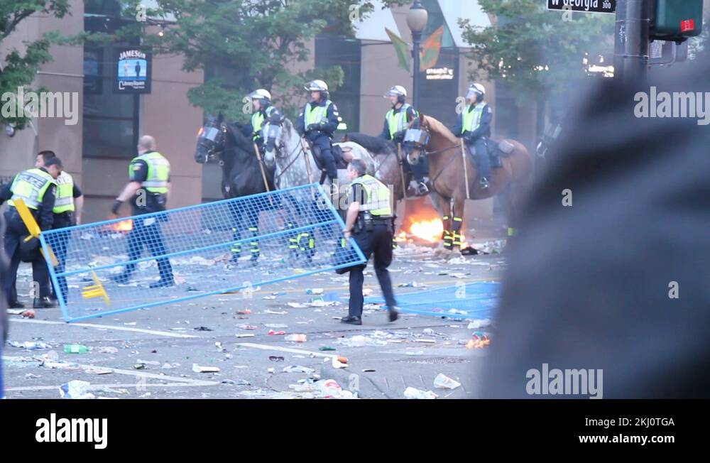 Mounted police in riot in Vancouver, Canada after infamous hockey game ...