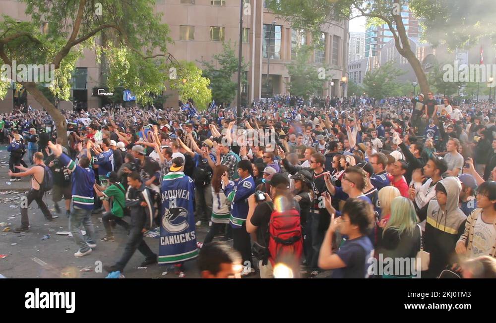 Booing crowd Stock Videos & Footage - HD and 4K Video Clips - Alamy