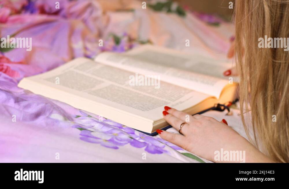 Lady wisdom bible Stock Videos & Footage - HD and 4K Video Clips - Alamy