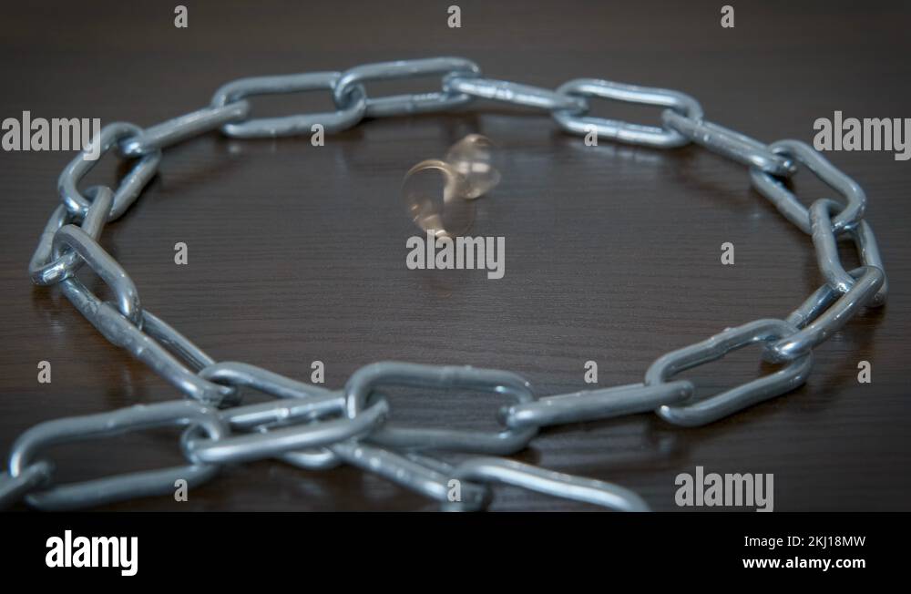Chained ring Stock Videos & Footage - HD and 4K Video Clips - Alamy