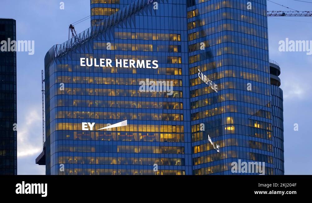 Logo hermès paris Stock Videos & Footage - HD and 4K Video Clips - Alamy