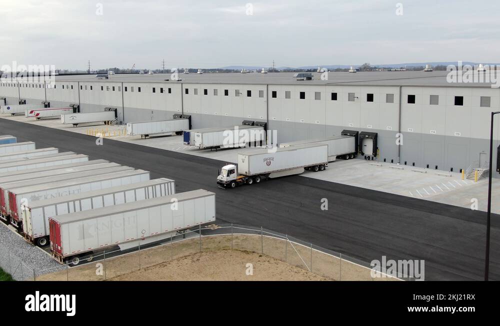 Loading dock truck Stock Videos & Footage - HD and 4K Video Clips - Alamy