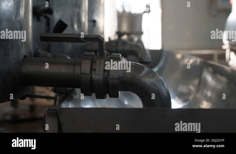 Cylindrical tanks Stock Videos & Footage - HD and 4K Video Clips - Alamy