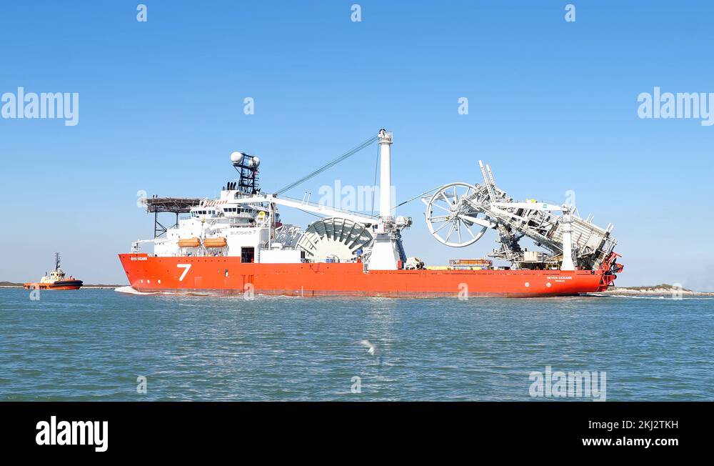 Offshore pipe layer Stock Videos & Footage - HD and 4K Video Clips - Alamy