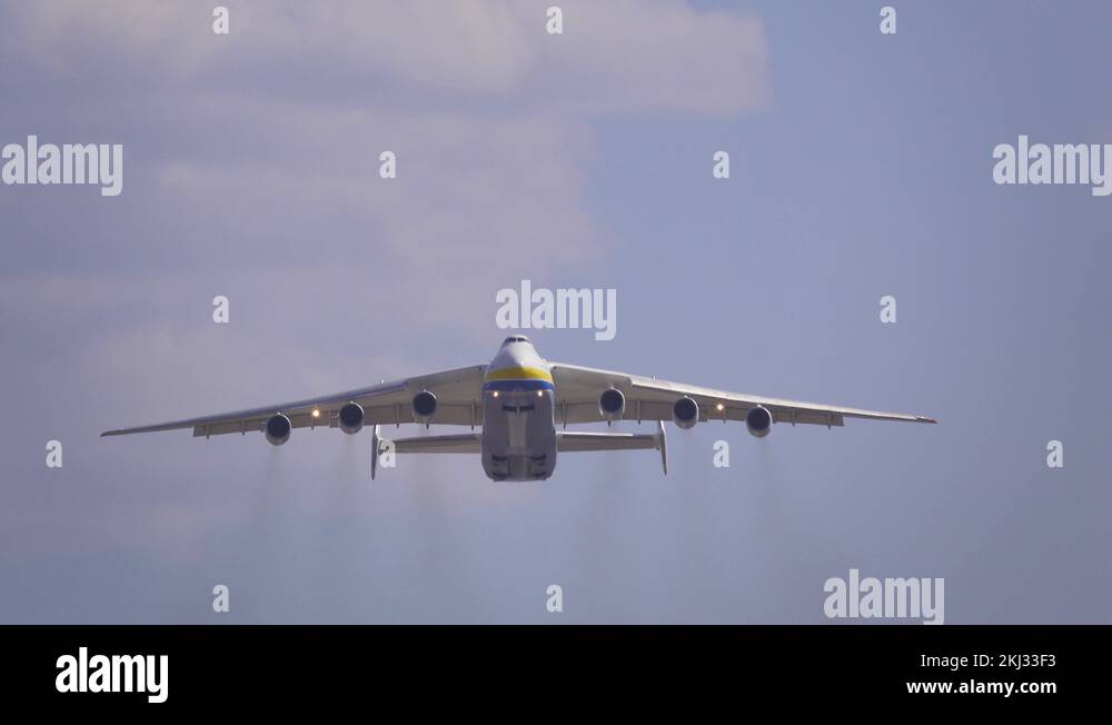 Heavy lift aircraft Stock Videos & Footage - HD and 4K Video Clips - Alamy
