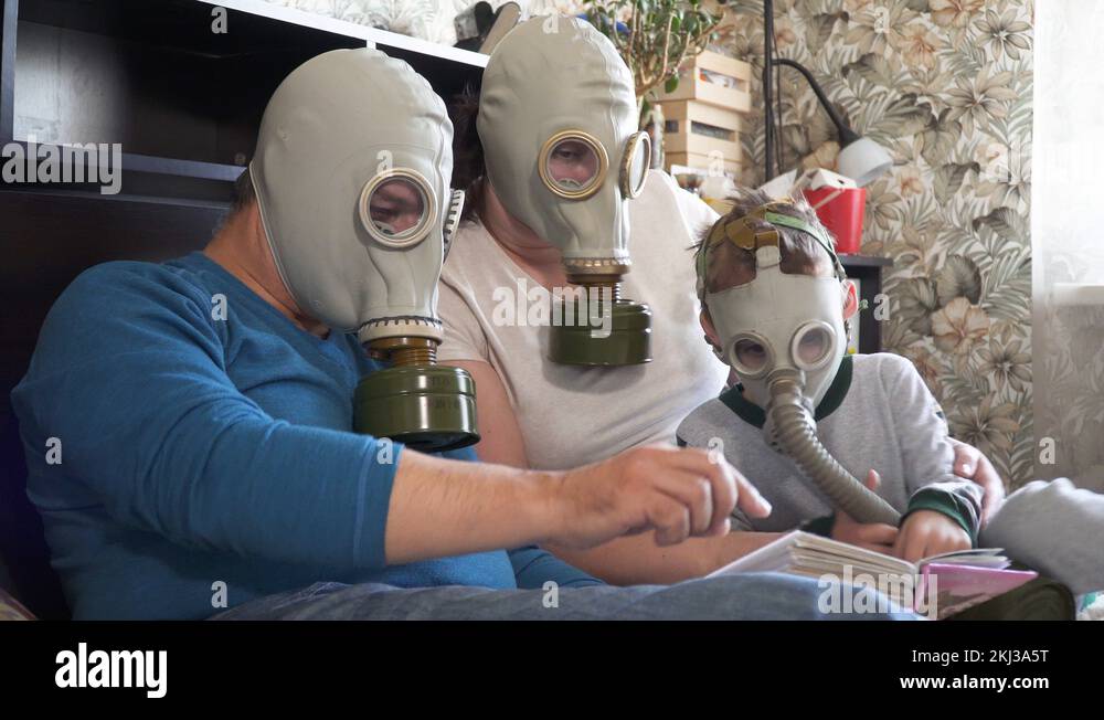 Scared family Stock Videos & Footage - HD and 4K Video Clips - Alamy