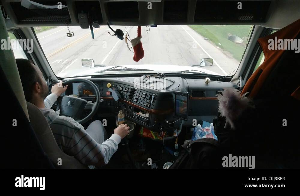 Semi truck cabin Stock Videos & Footage - HD and 4K Video Clips - Alamy