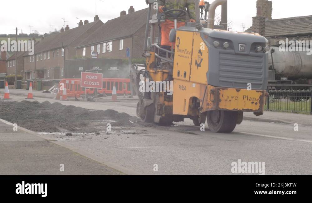 Men working highway sign Stock Videos & Footage - HD and 4K Video Clips ...