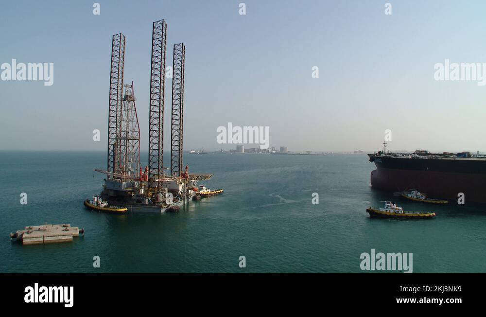 Oil rig repairs Stock Videos & Footage - HD and 4K Video Clips - Alamy