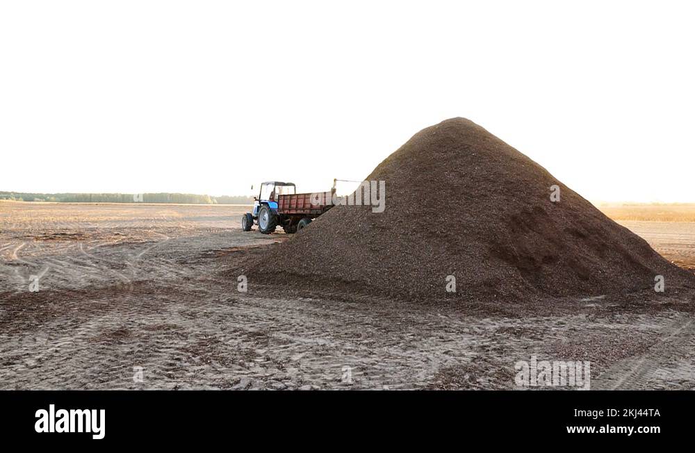 Manure fertilizer tractor Stock Videos & Footage - HD and 4K Video ...