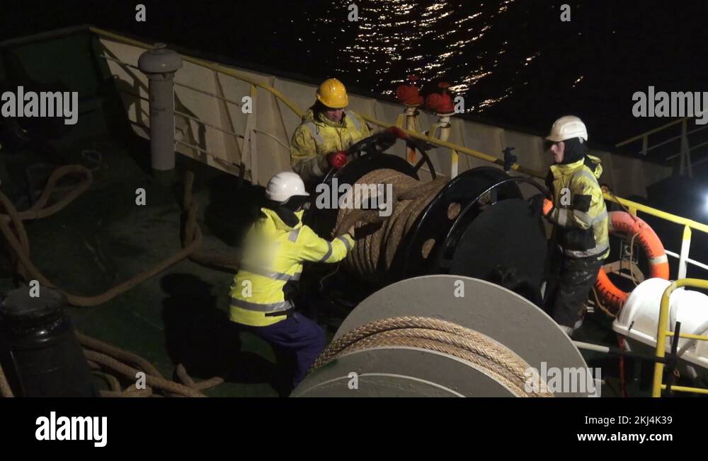 Mooring line tanker Stock Videos & Footage - HD and 4K Video Clips - Alamy