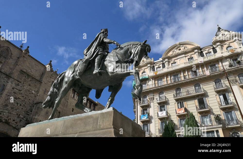 Knight statue Stock Videos & Footage - HD and 4K Video Clips - Alamy