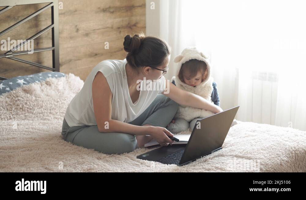 Family distant Stock Videos & Footage - HD and 4K Video Clips - Alamy