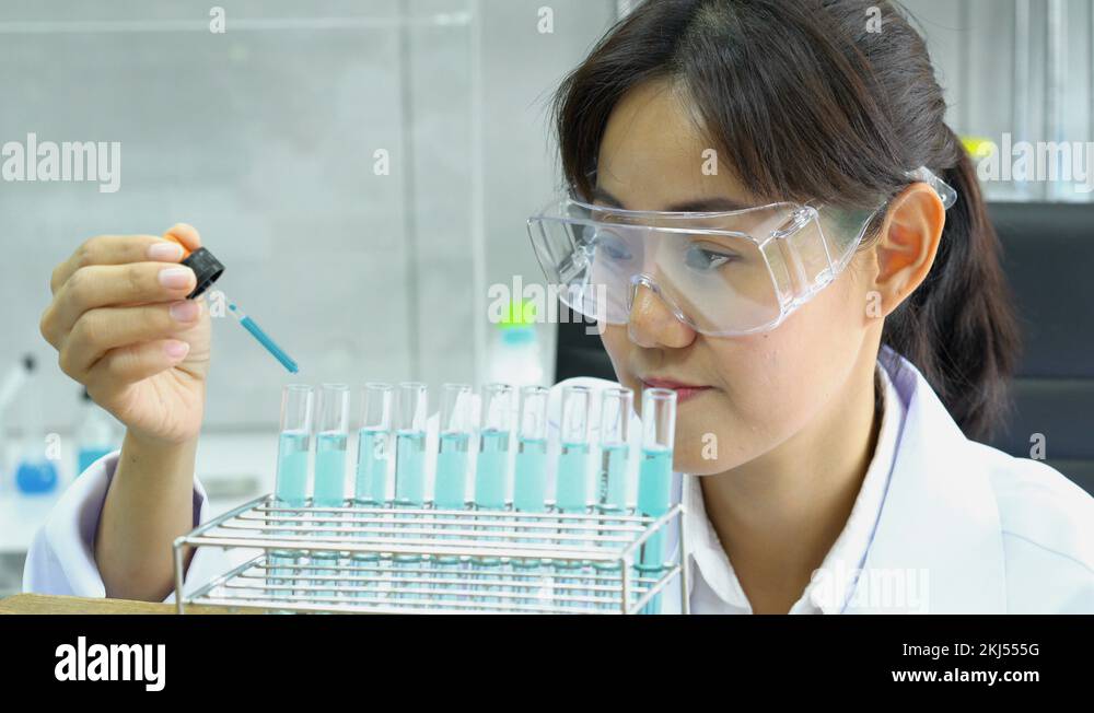 Scientist experimenting chemicals in science laboratory Stock Video ...