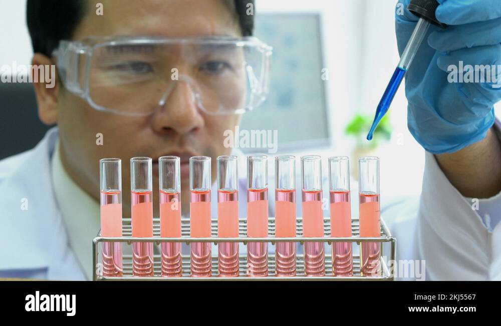 Scientist experimenting chemicals in science laboratory Stock Video ...