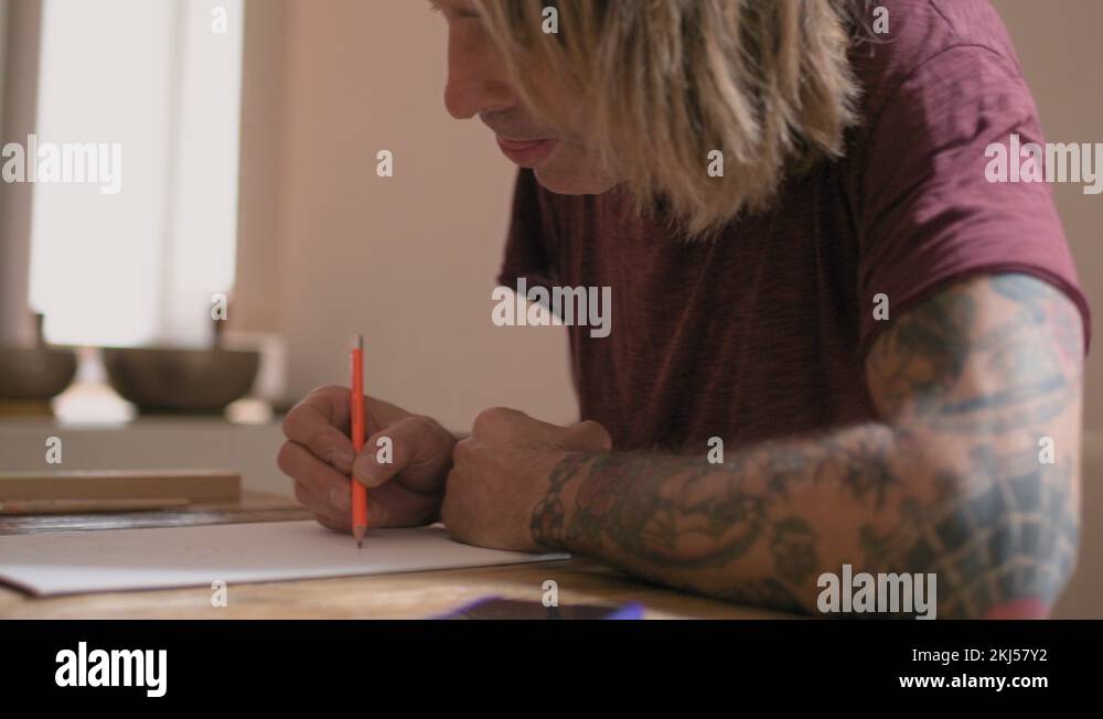 Man drawing Stock Videos & Footage - HD and 4K Video Clips - Alamy