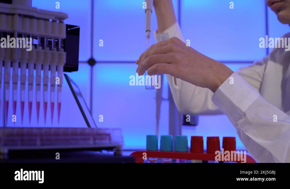 Microbiology worker Stock Videos & Footage - HD and 4K Video Clips - Alamy