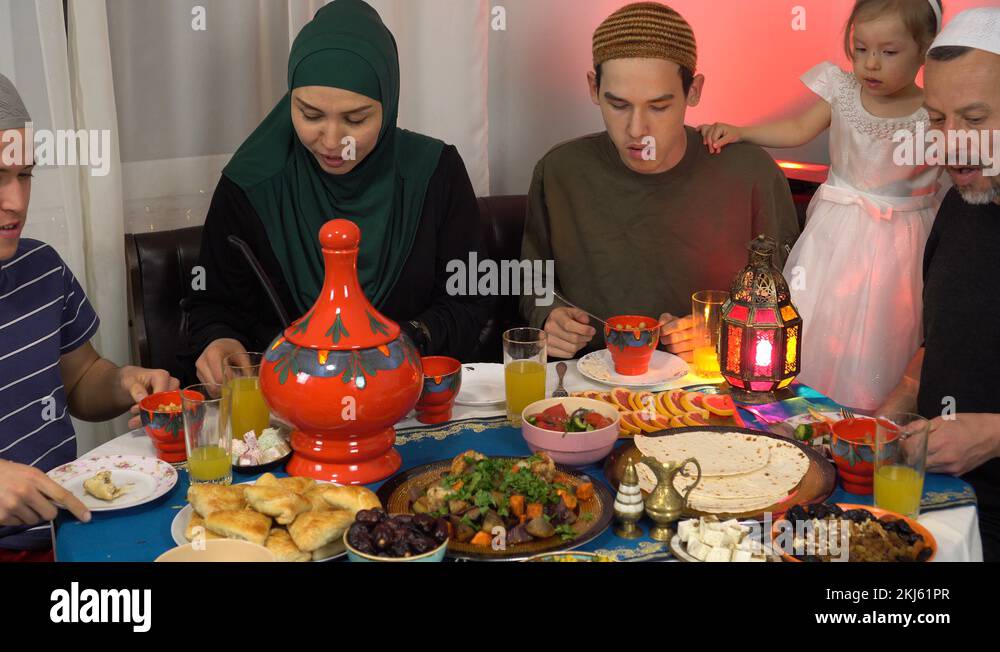Emirati family eid Stock Videos & Footage - HD and 4K Video Clips - Alamy