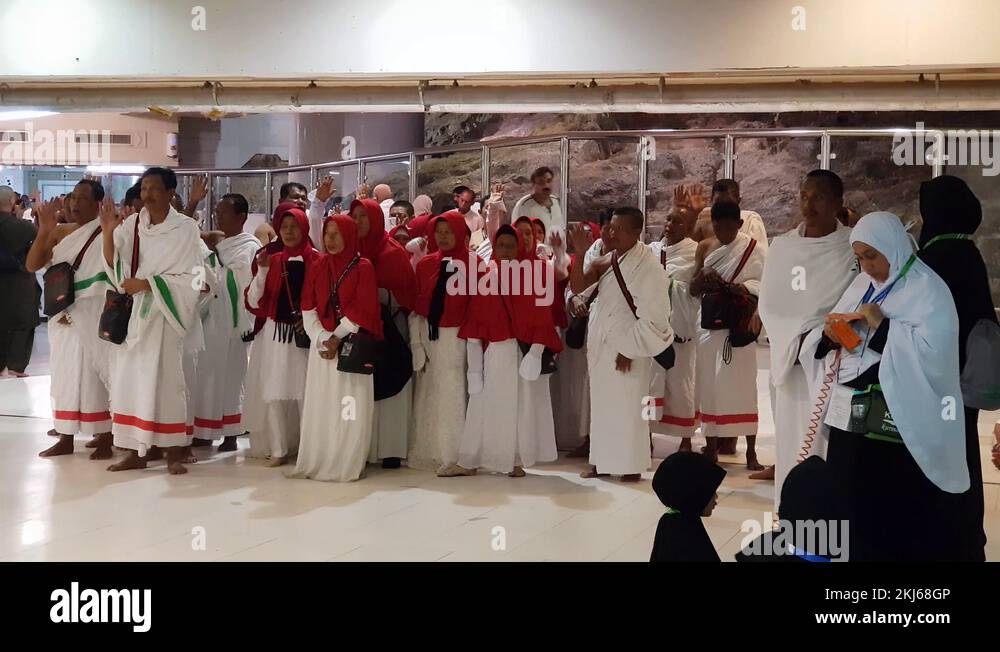 Muslims Doaa in the area of Safa and Marwa at Masjed Haram in Makkah ...