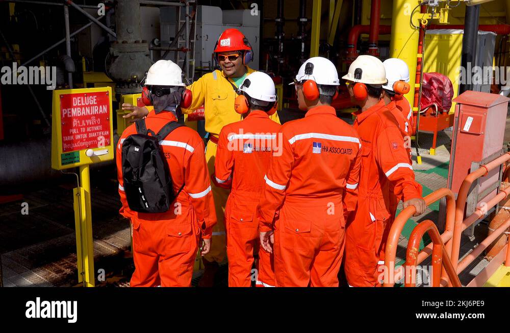 Job safety briefing Stock Videos & Footage - HD and 4K Video Clips - Alamy