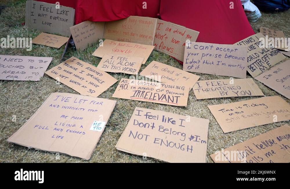 Cardboard signs Stock Videos & Footage - HD and 4K Video Clips - Alamy