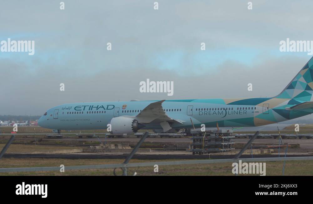 Side view boeing 787 jet Stock Videos & Footage - HD and 4K Video Clips ...