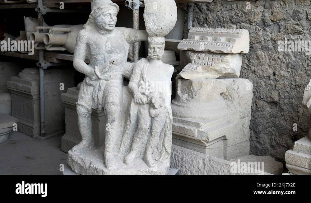 Gladiator sculpture Stock Videos & Footage - HD and 4K Video Clips - Alamy