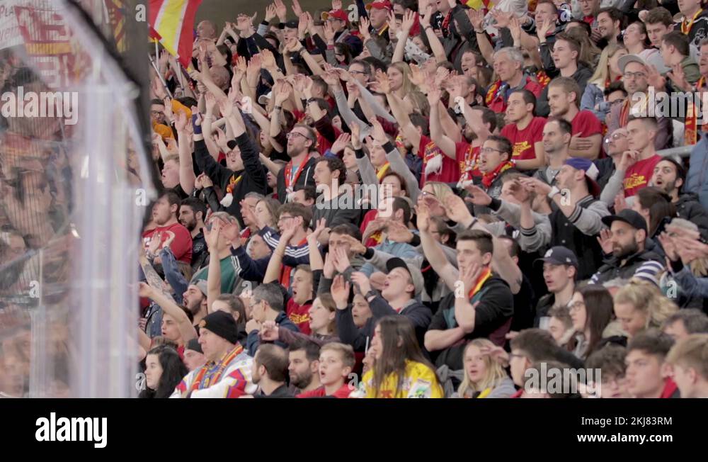 Crowded stadium Stock Videos & Footage - HD and 4K Video Clips - Alamy