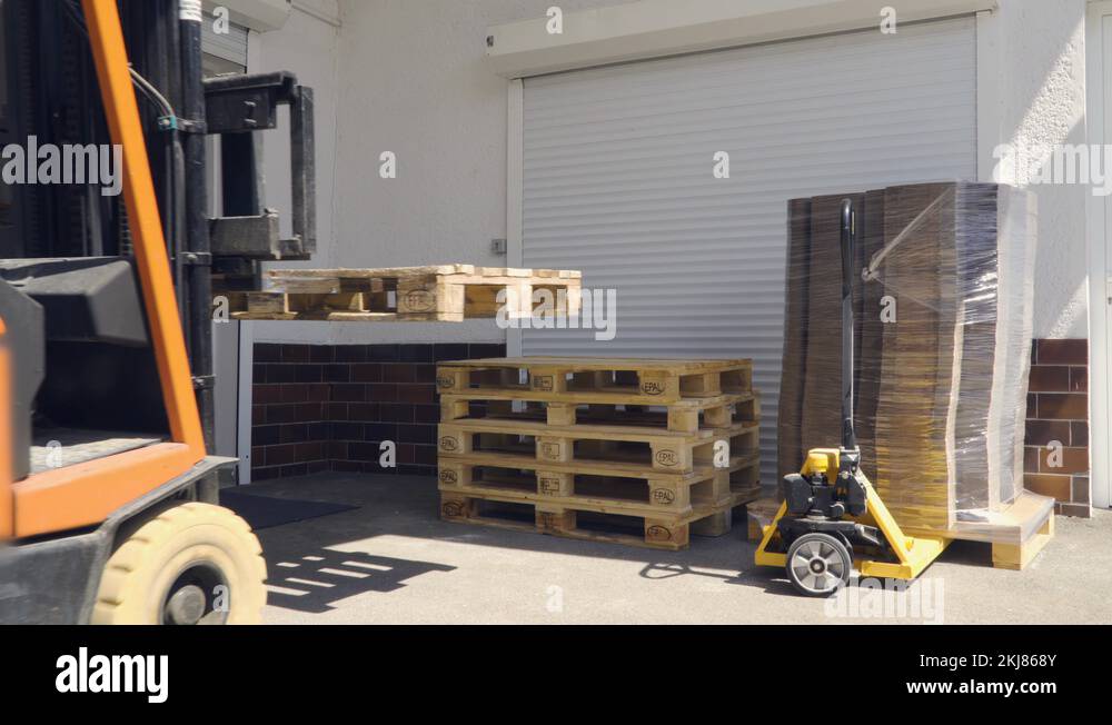 Worker forklift Stock Videos & Footage - HD and 4K Video Clips - Alamy