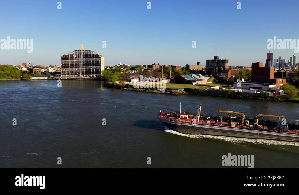 9694 - Aerial View of a Tanker Ship Approaching the RFK and Hell Gate ...