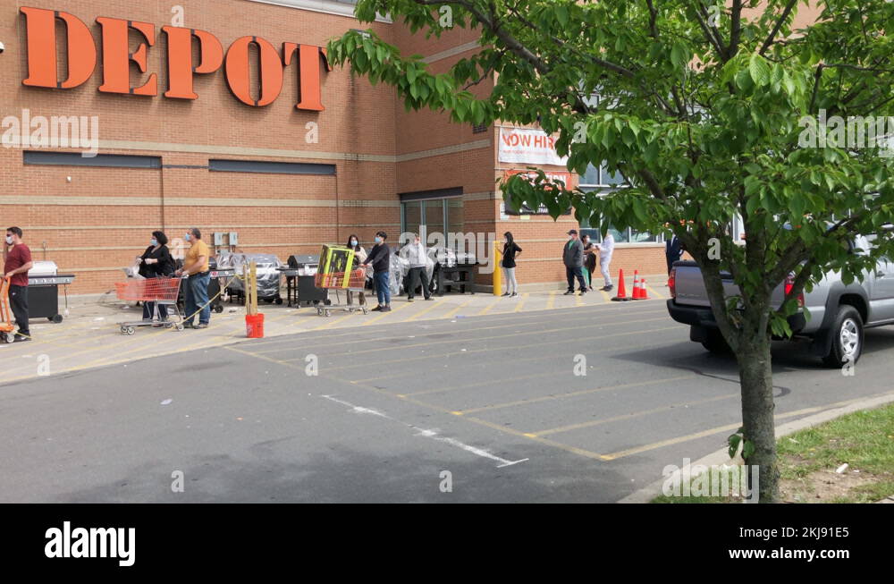 Long lines at the mall Stock Videos & Footage - HD and 4K Video Clips ...