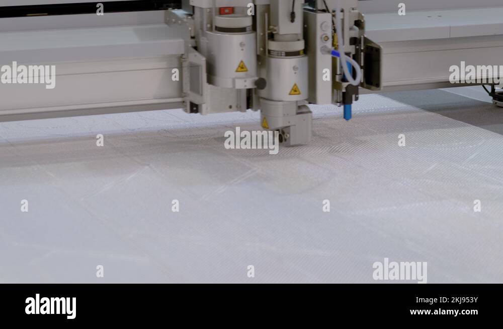 Box cutting and creasing plotter during work - cnc flatbed cutter ...