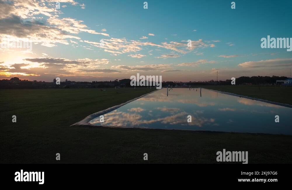 Rotating around a high-speed parachute landing strip, national ...