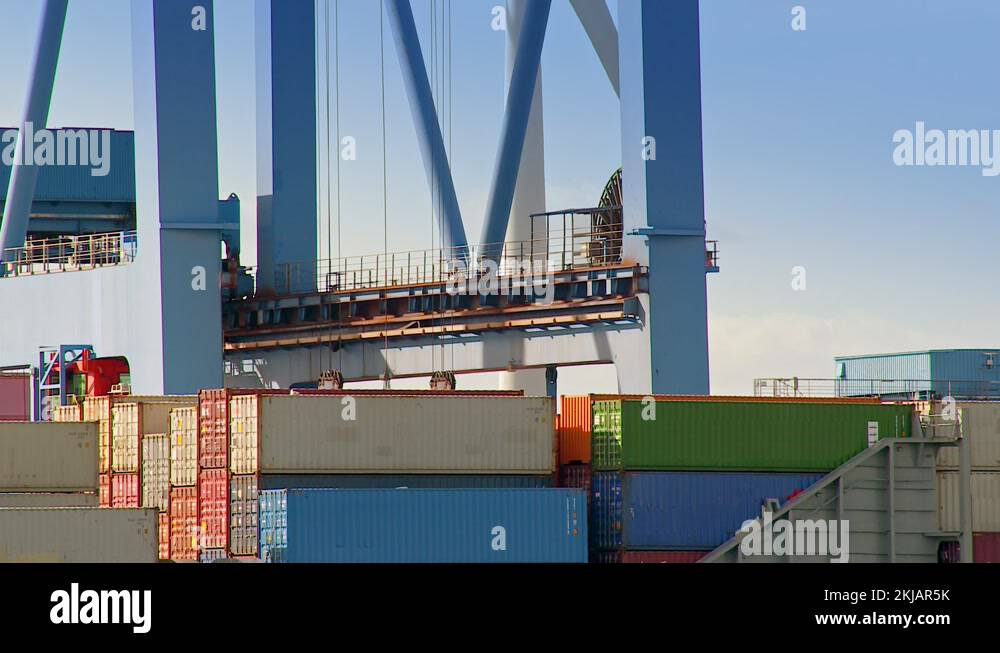 Container loading crane Stock Videos & Footage - HD and 4K Video Clips ...