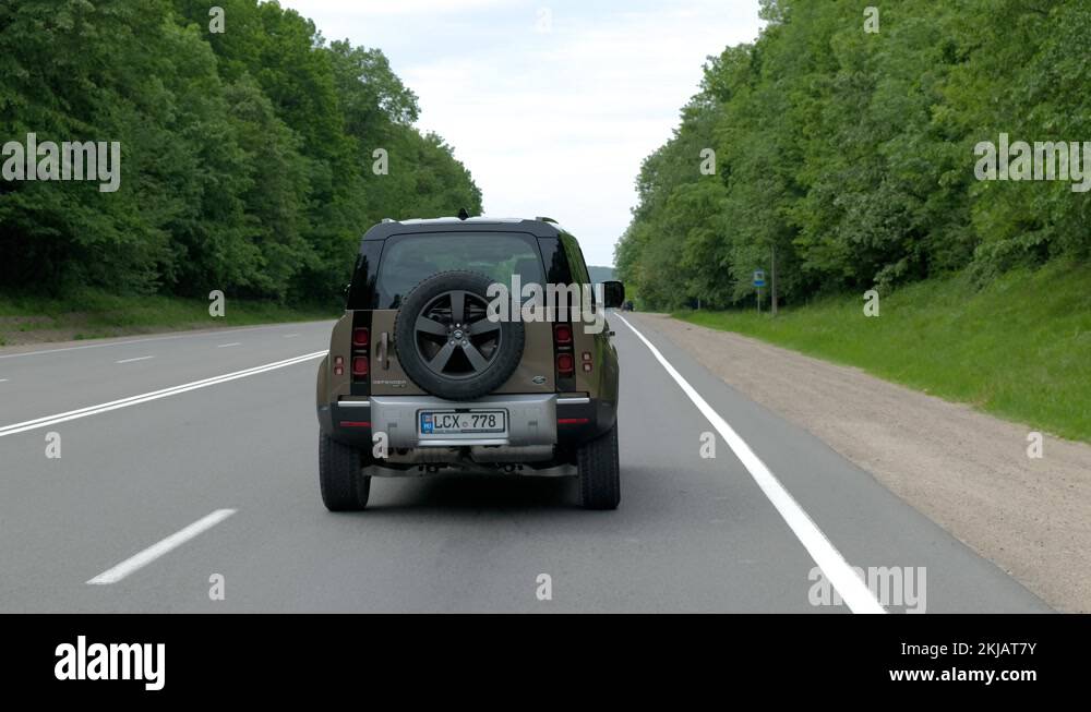 Land Rover Defender 2020 - Test drive highway. Elegant and brutal ...