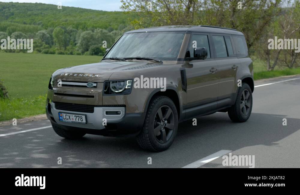 Land Rover Defender 2020 - Test drive highway. Elegant and brutal ...