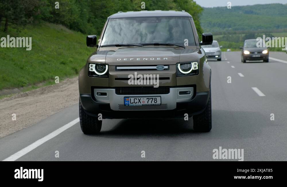 Land Rover Defender 2020 - Test drive highway. Elegant and brutal ...