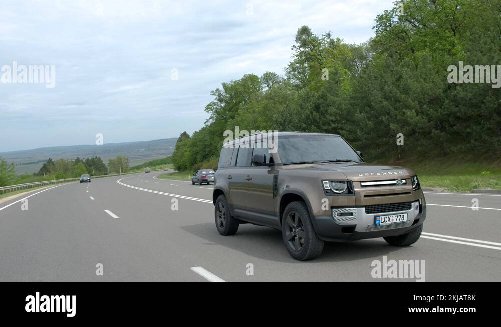 Land Rover Defender 2020 - Test drive highway. Elegant and brutal ...