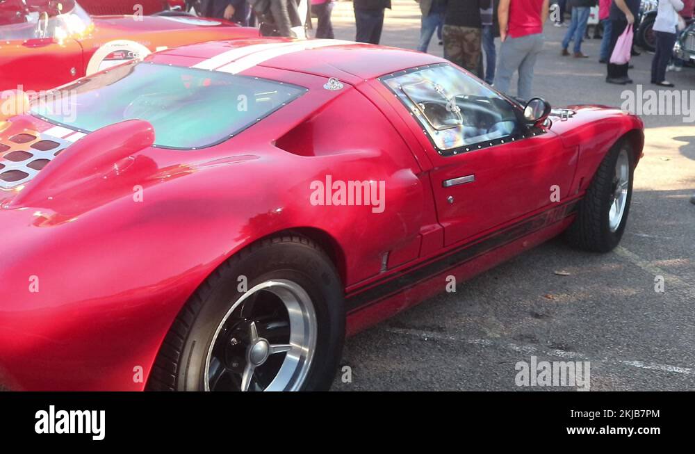 Ford gt40 racing Stock Videos & Footage - HD and 4K Video Clips - Alamy