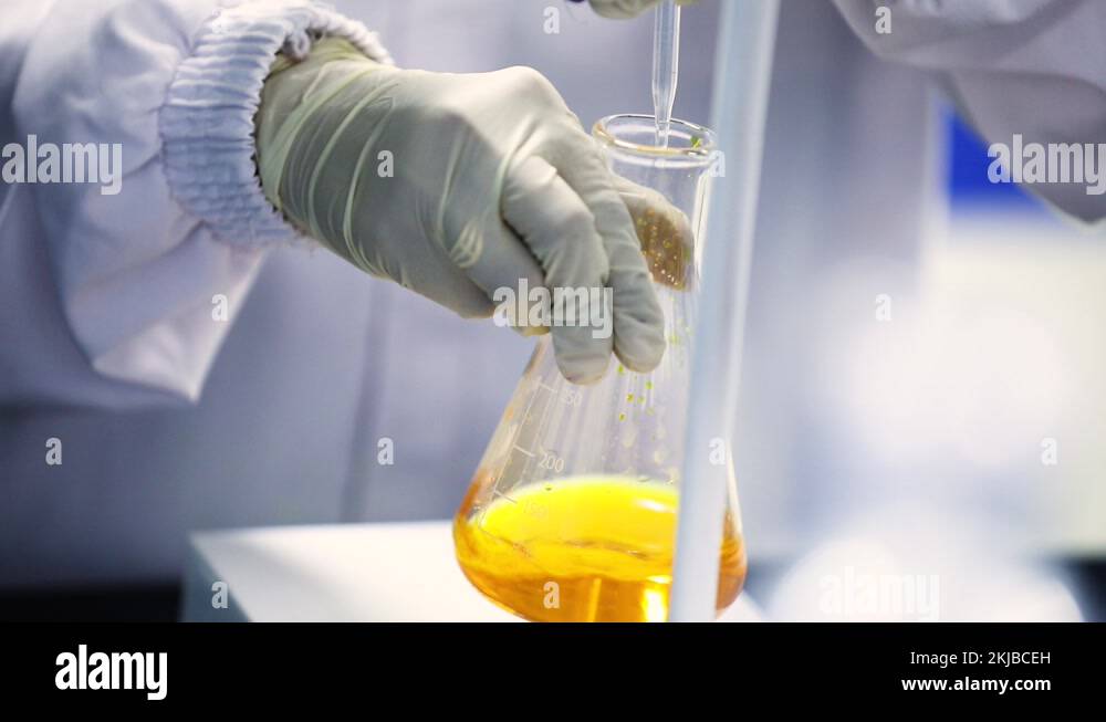 Laboratoryflask Stock Videos & Footage - HD and 4K Video Clips - Alamy