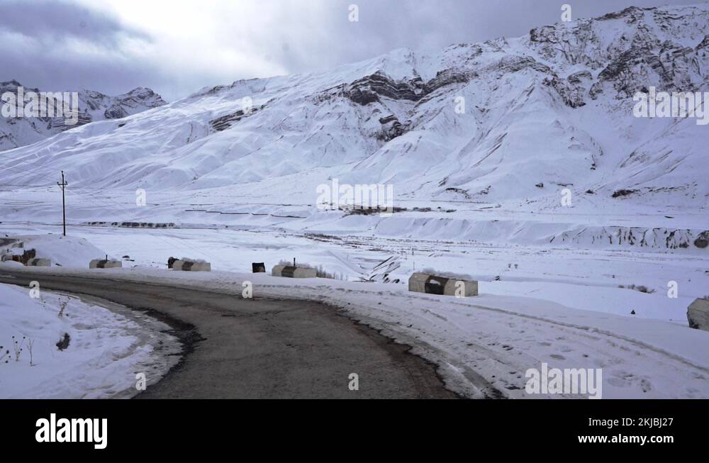 Snow filled roads Stock Videos & Footage - HD and 4K Video Clips - Alamy